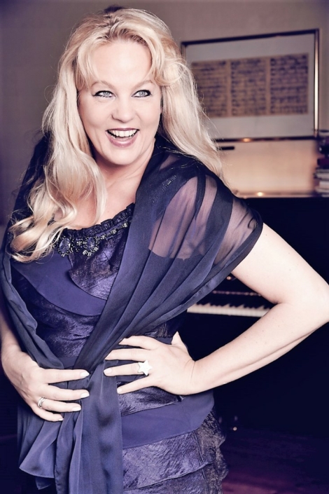 Lydia Rae - Sängerin & Sprecherin | Hamburg